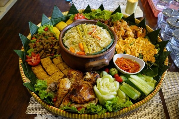15 Lauk Pendamping Menu Nasi Liwet yang Menggugah Selera for ...